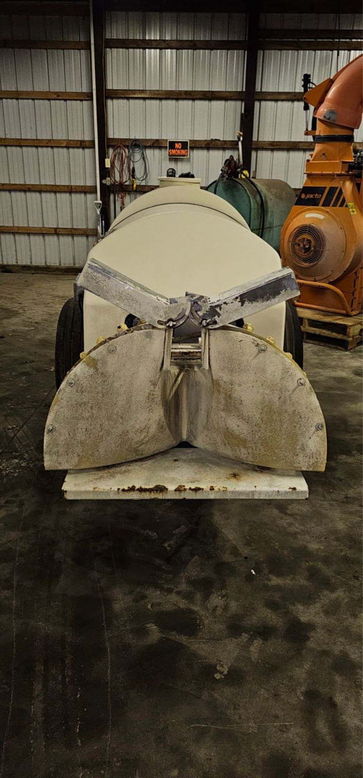 LPS 300 Sprayer 300 Gal Tank (562)